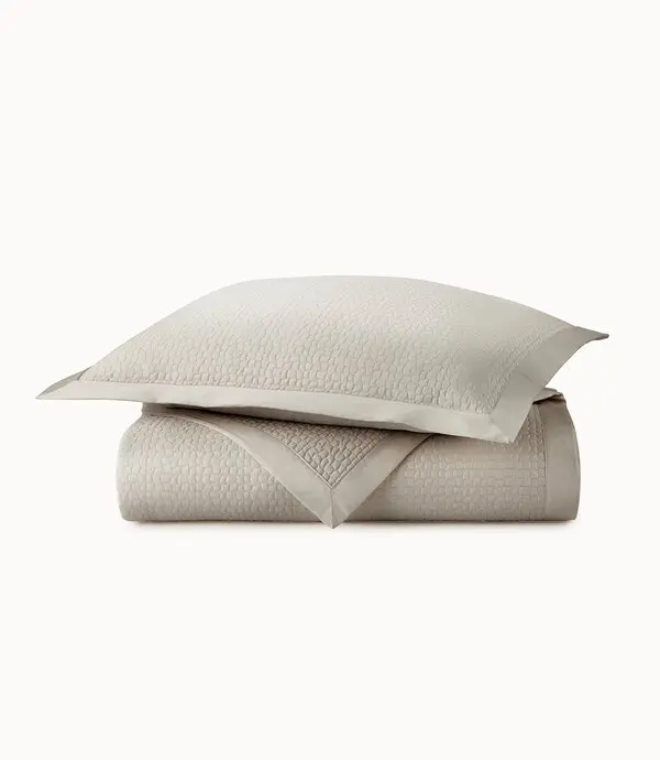 PEACOCK ALLEY Hamilton Quilted Coverlet - Platinum