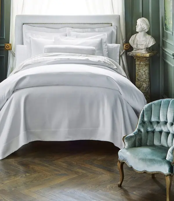 PEACOCK ALLEY Angelina Matelassé Coverlet - White