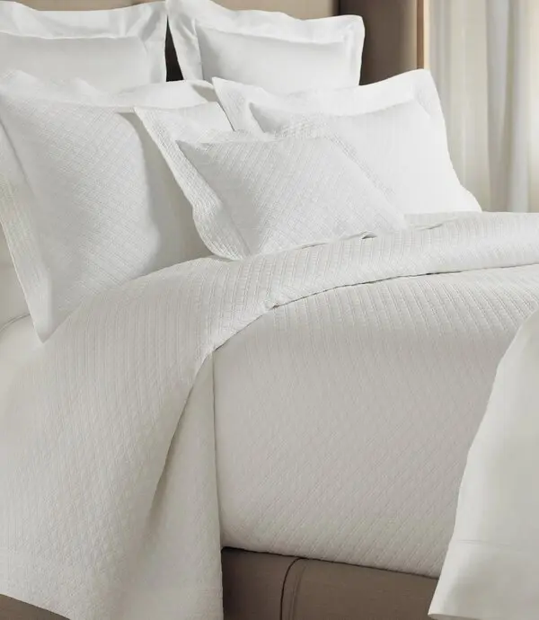 PEACOCK ALLEY Alyssa Coverlet - White