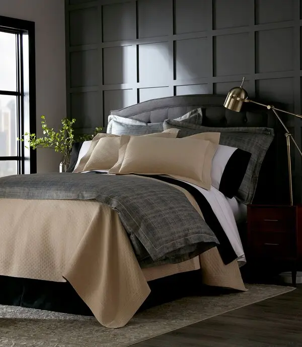 PEACOCK ALLEY Alyssa Coverlet - White