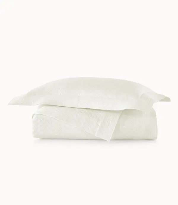 PEACOCK ALLEY Alyssa Coverlet - White