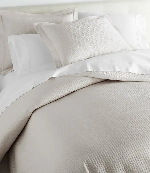 PEACOCK ALLEY Hamilton Quilted Sham - Pearl