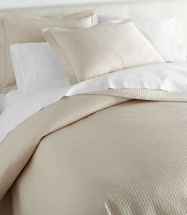 PEACOCK ALLEY Hamilton Quilted Sham - Pearl
