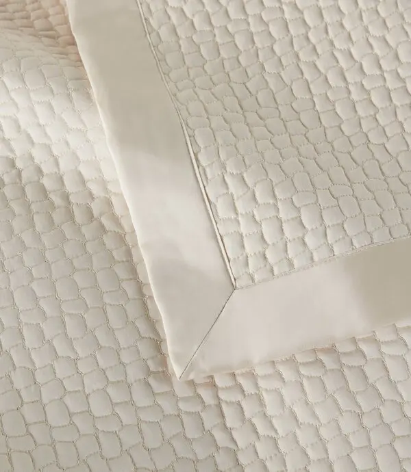 PEACOCK ALLEY Hamilton Quilted Sham - Pearl