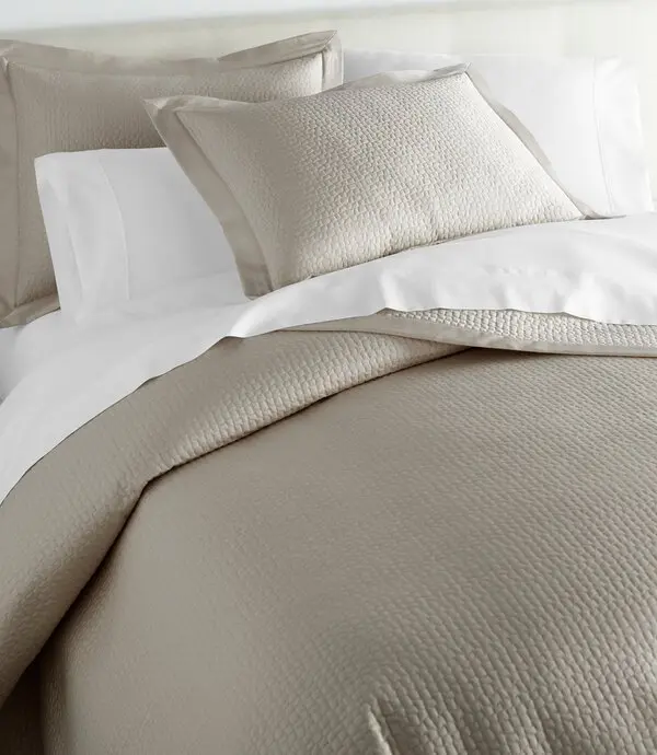 PEACOCK ALLEY Hamilton Quilted Sham - Platinum
