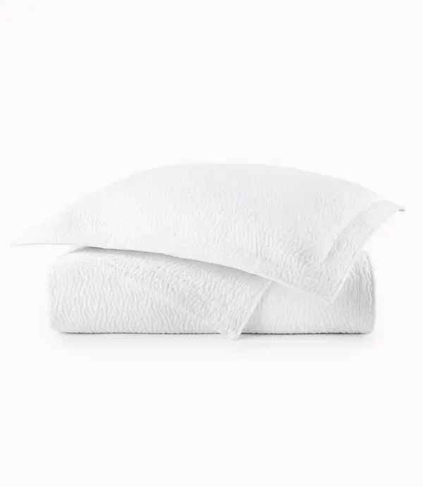 PEACOCK ALLEY Mia Stonewashed Coverlet - White