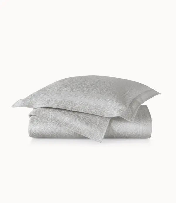 PEACOCK ALLEY Montauk Matelassé Coverlet - Gray