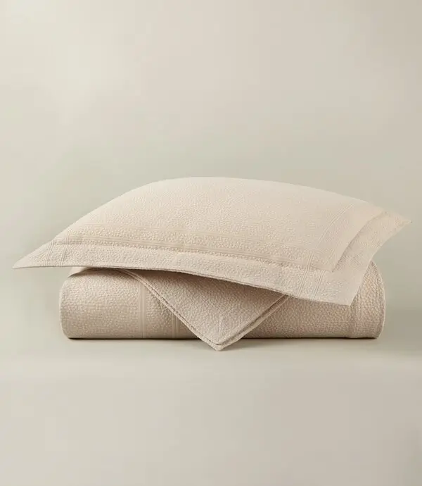 PEACOCK ALLEY Montauk Matelassé Coverlet - Linen