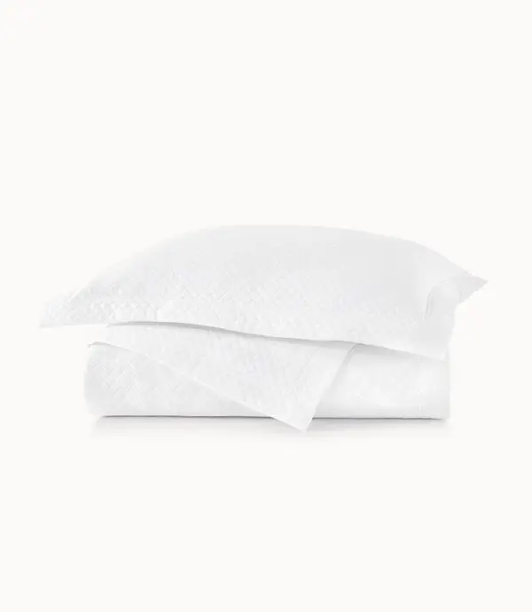 PEACOCK ALLEY Oxford Matelassé Coverlet - White