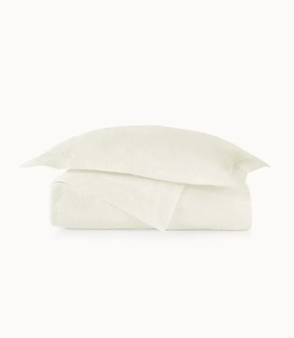 PEACOCK ALLEY Vienna Coverlet - Ivory