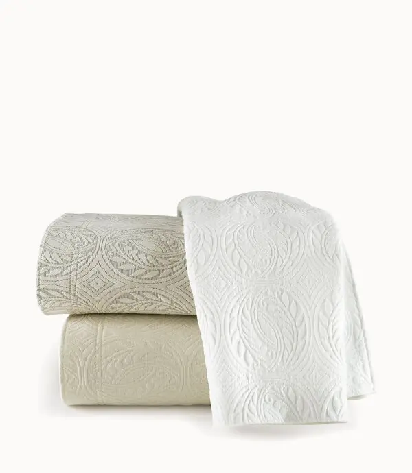 PEACOCK ALLEY Vienna Coverlet - Ivory