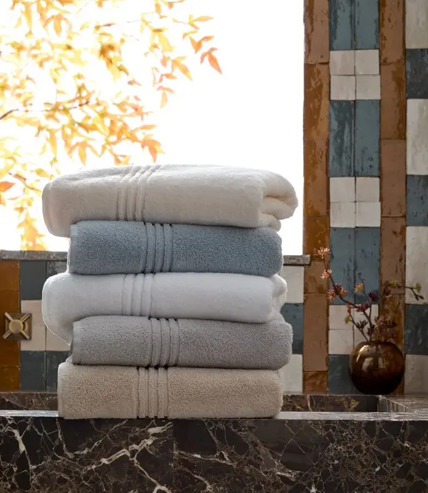 PEACOCK ALLEY Chelsea Plush Towel - Linen