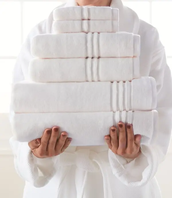 PEACOCK ALLEY Chelsea Plush Towel - Linen
