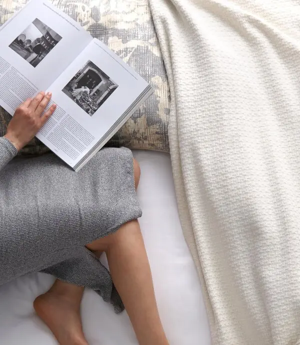 PEACOCK ALLEY Newport Blanket - White