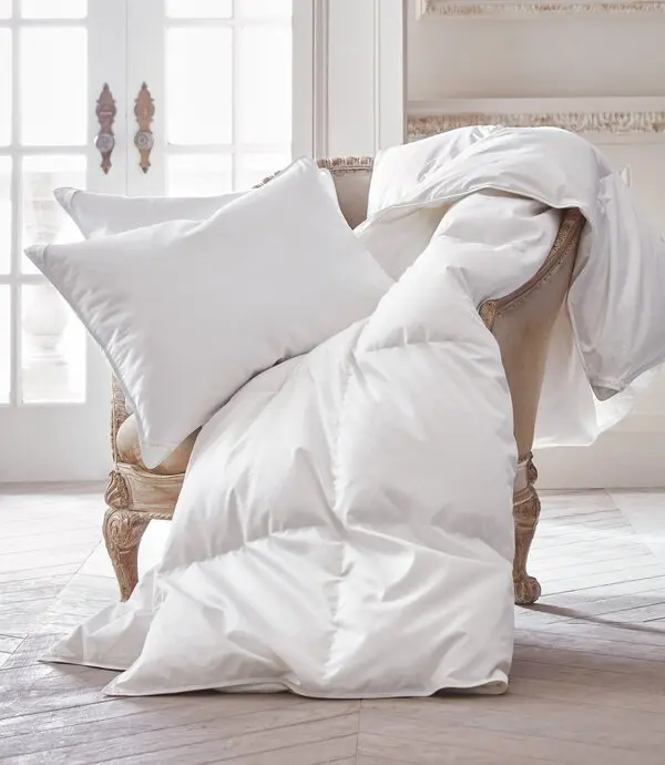 PEACOCK ALLEY 700 Fill Canadian Down Duvet - White