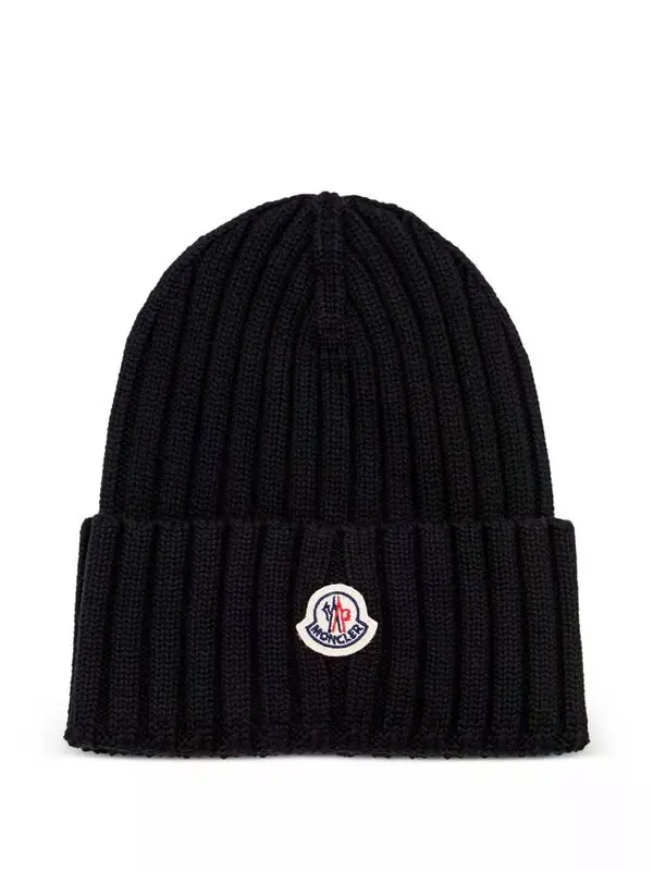 Moncler Ribbed Beanie With Embroidered Logo - Black