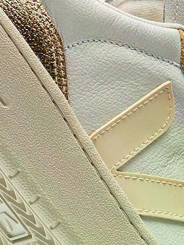 VEJA V-90 Leather Sneakers - Neutrals