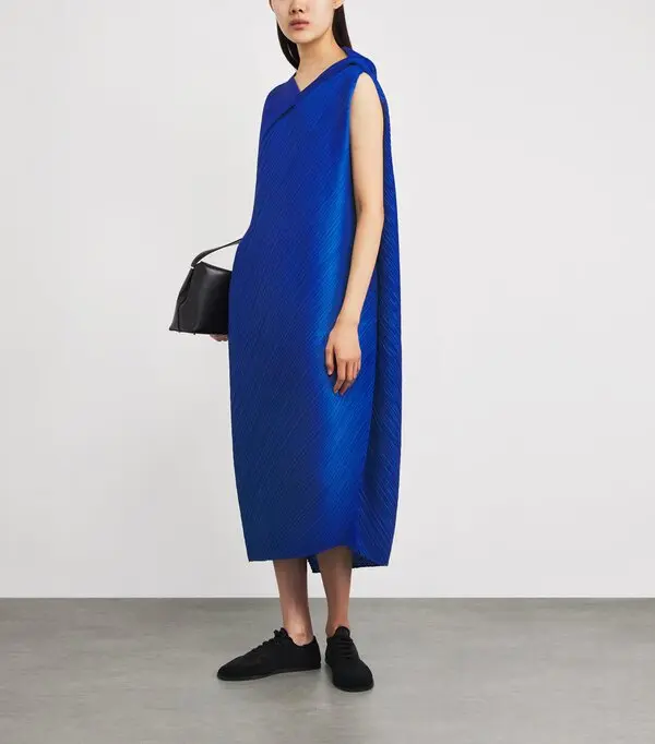 Issey Miyake Swing Sleeveless Top