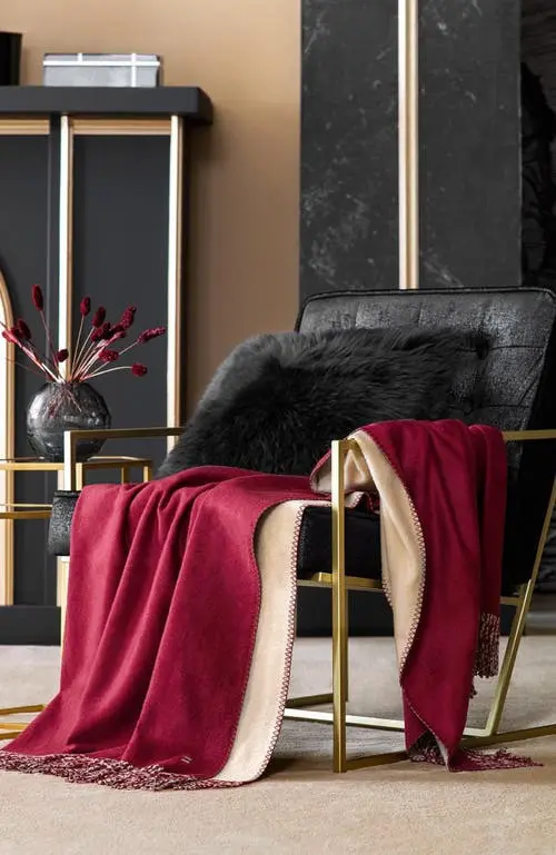 TOGAS Marinetti Throw