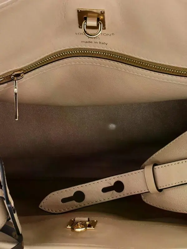 LOUIS VUITTON City Steamer Soft Handbag Leather Mm - Neutrals