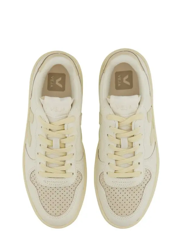 VEJA V-10 Sneakers - Nude
