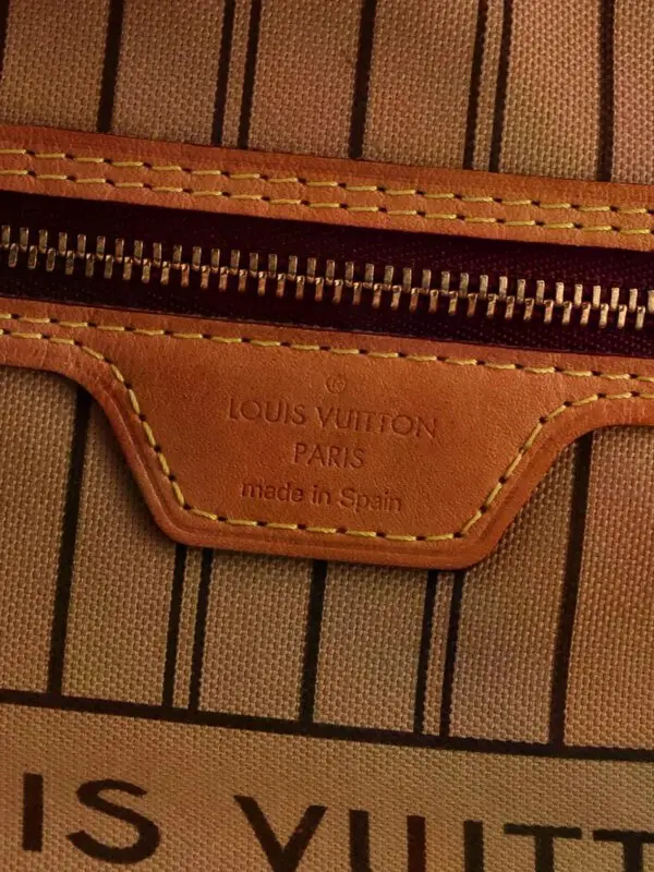 LOUIS VUITTON Neverfull Mm Monogram Canvas Tote Bag