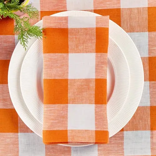 SOLINO HOME Linen Dinner Napkinsbuffalo Check - Pumpkin And White