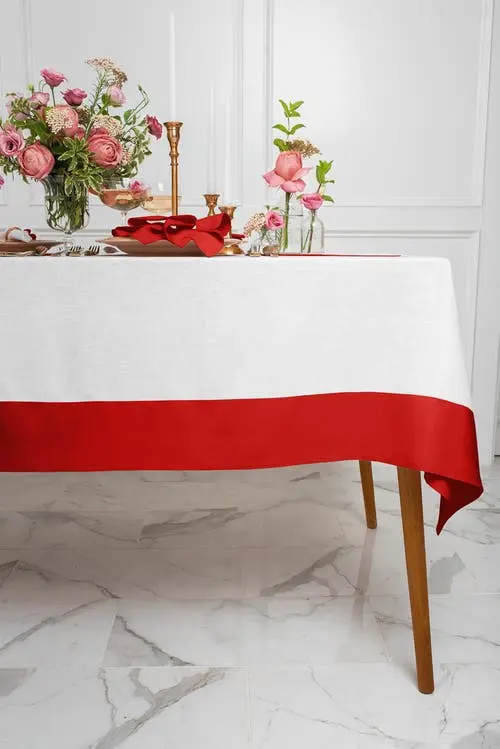SOLINO HOME Linen Table Throwcontempo - Red And White
