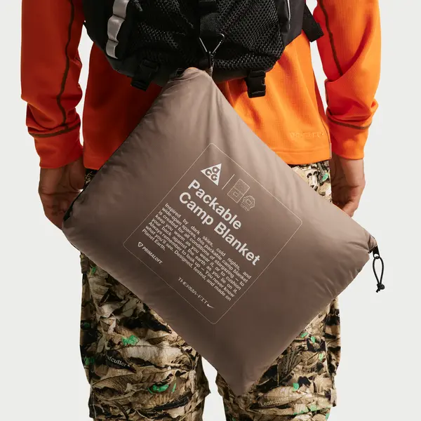 Nike Therma-fit Adv Convertible Camp Blanket