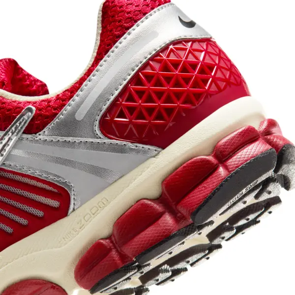 Nike Zoom Vomero 5 Sneakers - Red