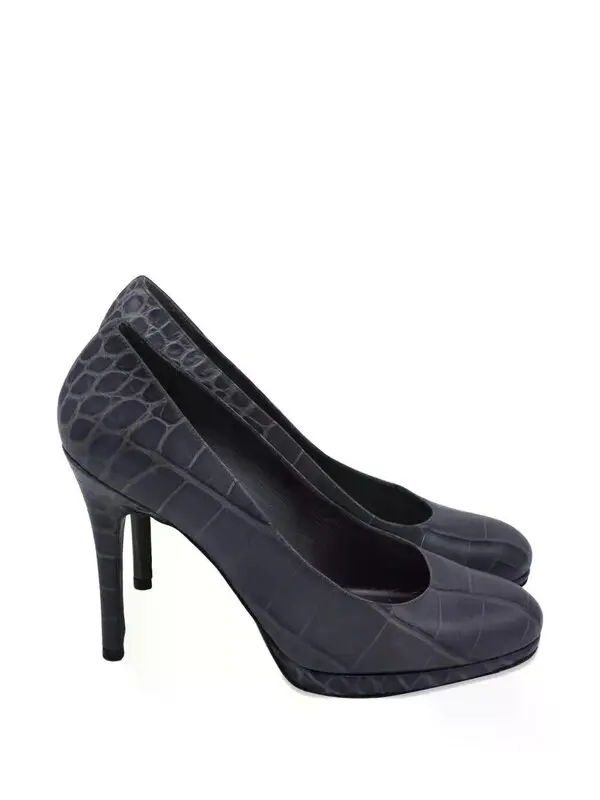 STUART WEITZMAN Embossed Round Pumps
