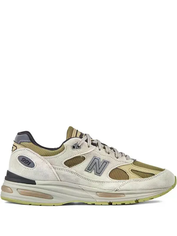 NEW BALANCE 991 V2 Low-top Sneakers - Neutrals