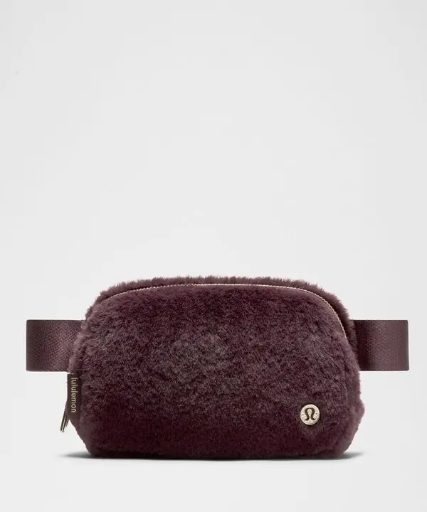 Lululemon Everywhere Belt Bag 1l - Black Plum/gold