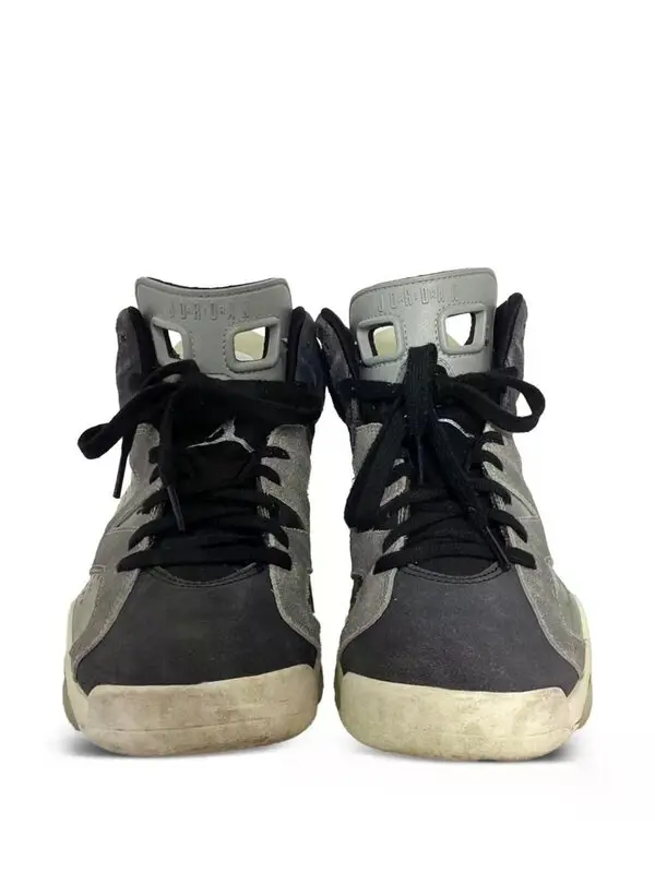 Nike Air Jordan 6 Retro High Top Sneakers