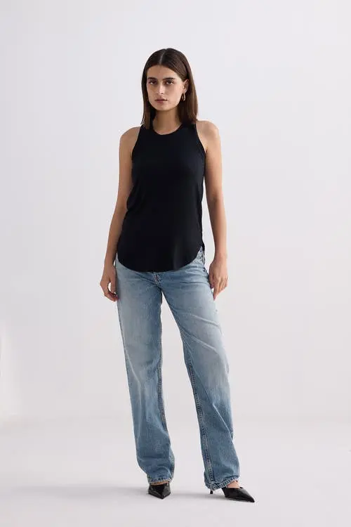 REISTOR Sleeveless Top With Criss-cross Detail