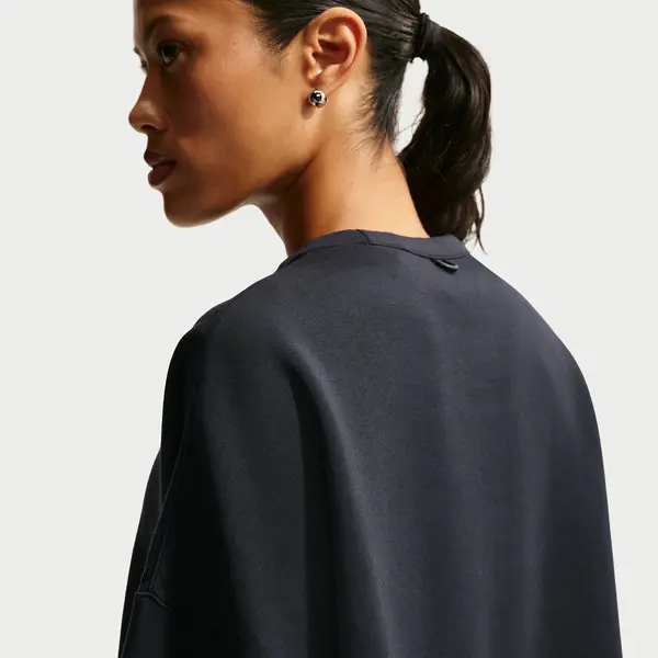 Nike 24.7 Impossiblysoft Dri-fit Oversized Crew-neck Top - Black