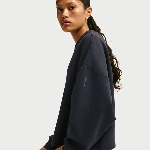 Nike 24.7 Impossiblysoft Dri-fit Oversized Crew-neck Top - Black