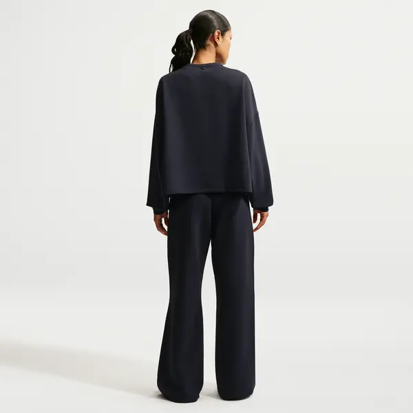 Nike 24.7 Impossiblysoft Dri-fit Oversized Crew-neck Top - Black