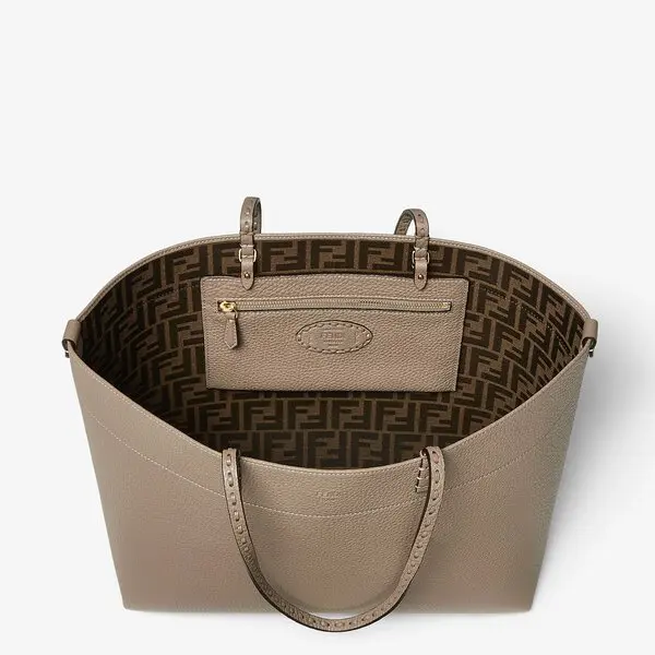 Fendi Rolldove Selleria Shopper With 218 Hand-sewn Topstitches - Grey
