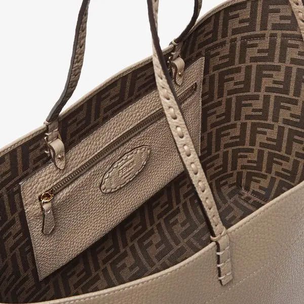 Fendi Rolldove Selleria Shopper With 218 Hand-sewn Topstitches - Grey