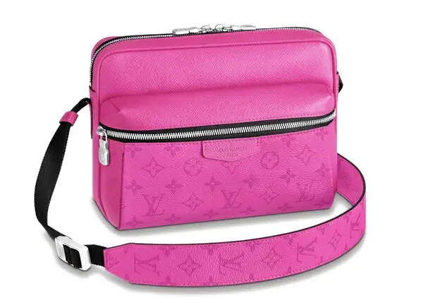LOUIS VUITTON Outdoor Messenger - Fuchsia