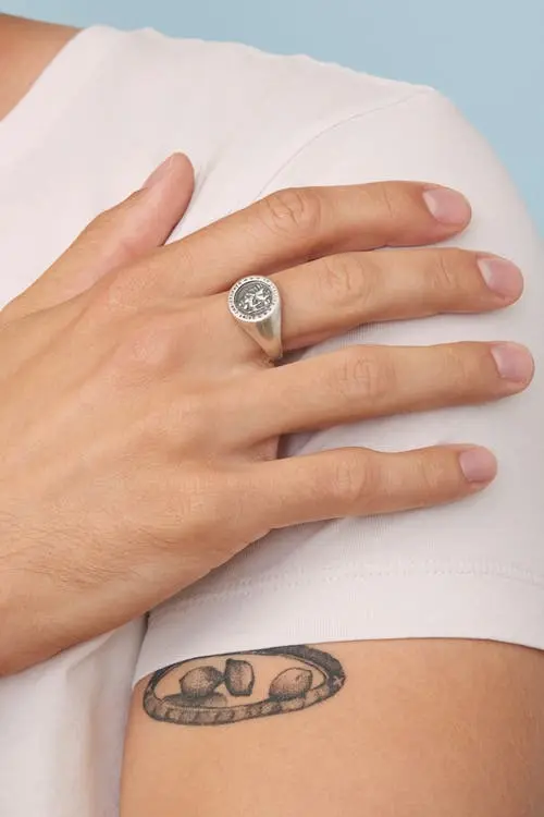 ORADINA Guardian Signet Ring