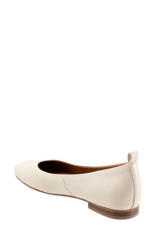Softwalk Kiris Flat - Ivory