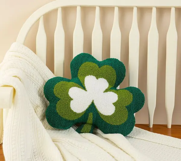 GLITZHOME 14'l St.patrick's Hooked Shamrock Sha Ped Pillow - One-color
