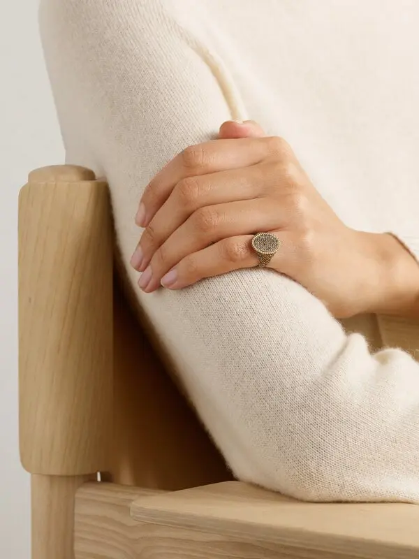 Yvonne Léon 9-karat Signet Ring