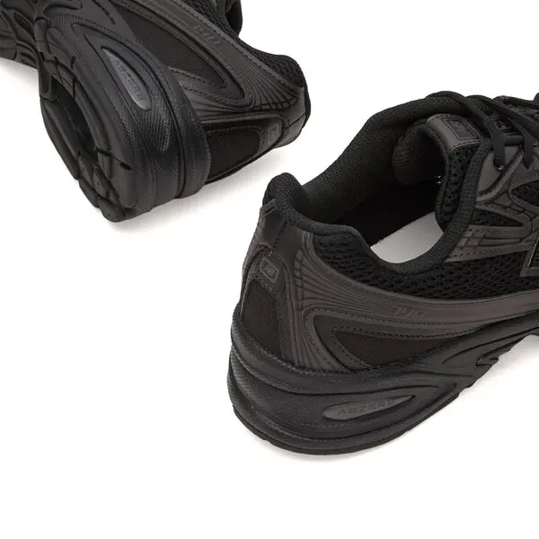 NEW BALANCE 740 Sneakers - Black