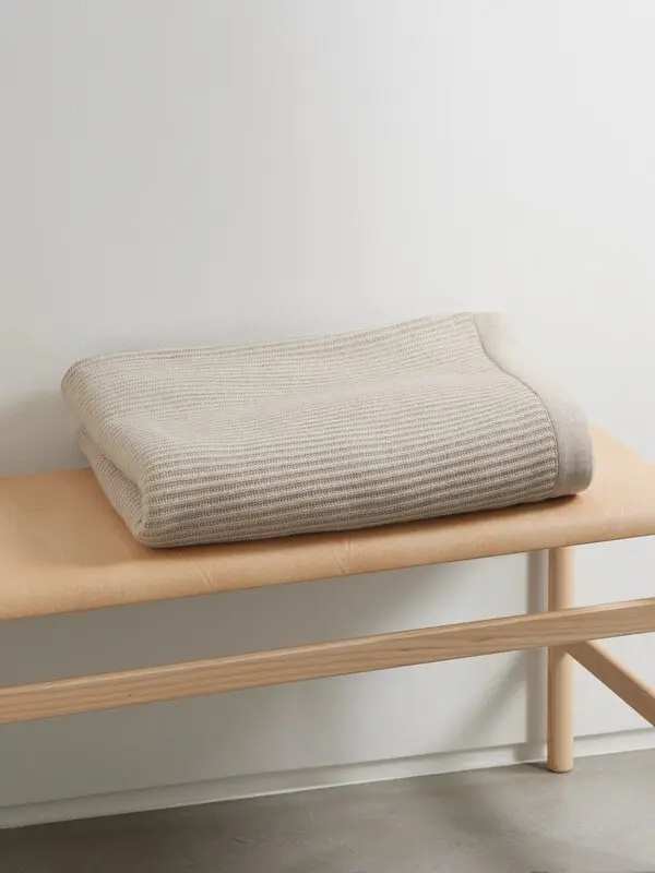 Brunello Cucinelli Ribbed Cashmere Throw - Neutrals