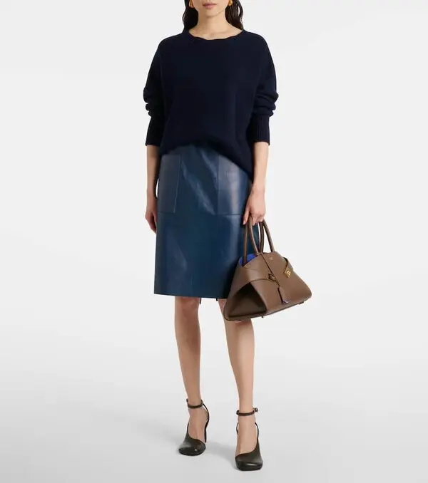 FERRAGAMO Hug Medium Leather Tote
