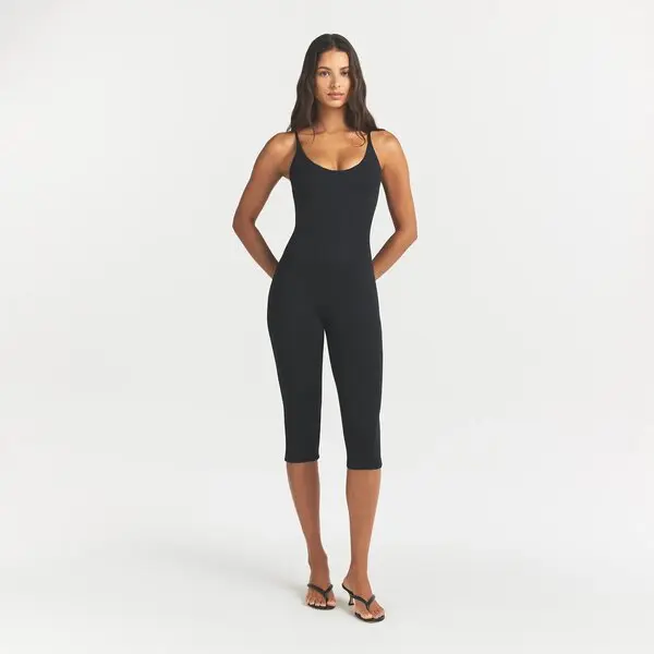 SKIMS Capri Catsuit | Black | | Smooth Layers - Obsidian