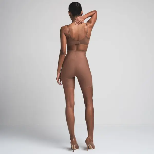 SKIMS Core Sculpt Mid Rise Short | Light Neutral | | Body - Jasper